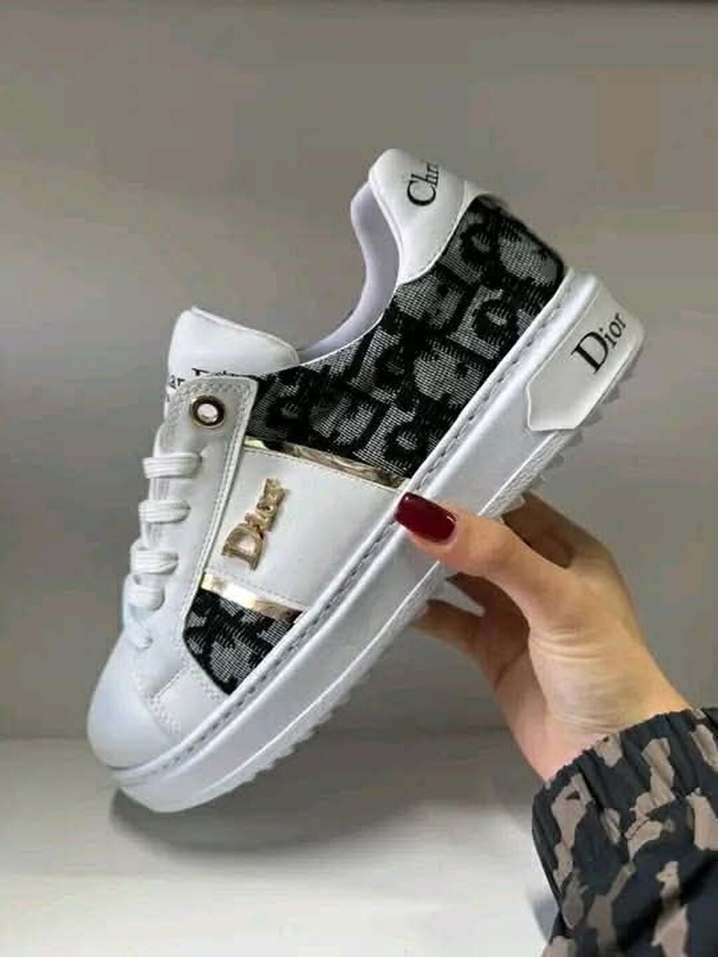 Dior patike sa monogram šarom i metalnim detaljima. - Model: niske