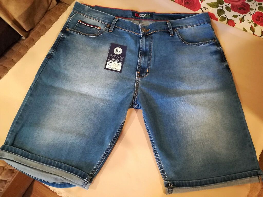 Kvalitetne muske teksas bermude sa dzepovima Bruno Jeans. Odlicne