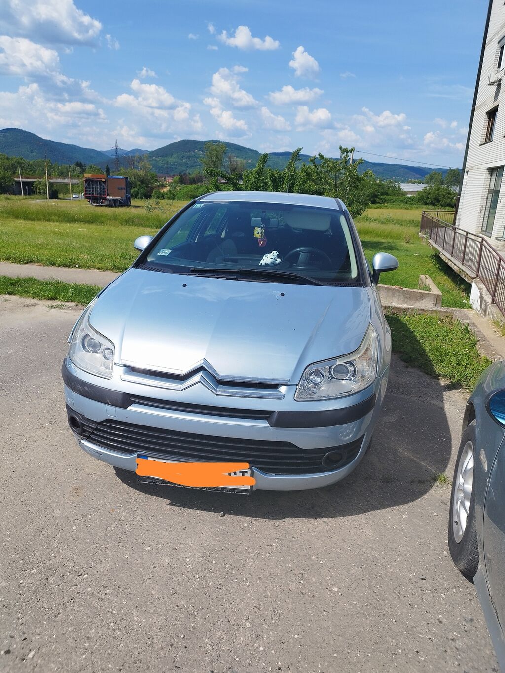 Citroën C4, hečbek, svetloplava boja (metalik). Petoro vrata