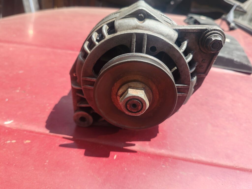 Alternator Lada 21214 i Niva -14V 80A. Polovno, ocuvano. Skinuto sa