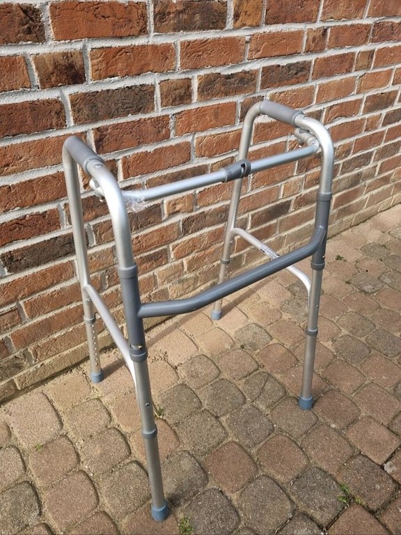 Hodalica za odrasle – stabilna, lagana i podesiva - Materijal