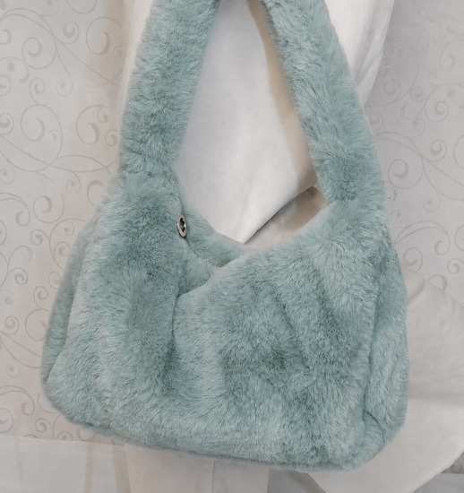 Nova mint fluffy torbica + šnala