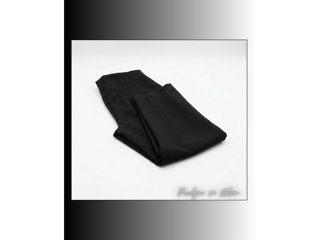 5.4.2. Crne pantalone visokog struka L Karol