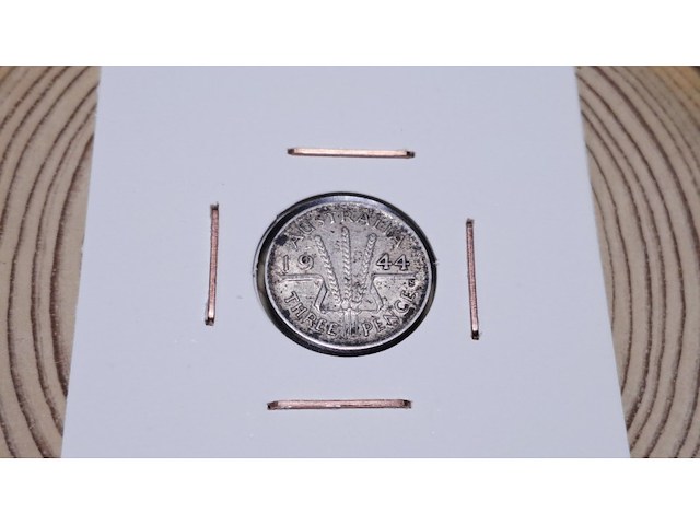 AUSTRALIJA THREE PENCE 1944 GODINA SREBRO