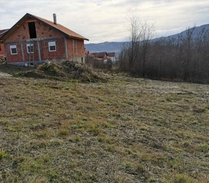 Prodajem plac 8.13ari
28.000 €