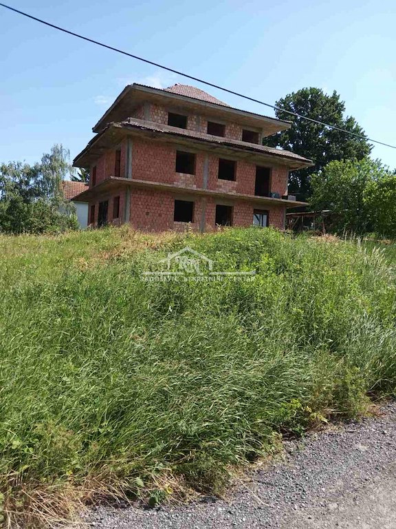 Lipovica, 607m2, 20 ari placa, uknjižena ID#1628
320.000 €