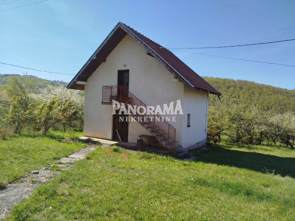 Hitno-Seosko imanje Sirogojno na 185 ari,kuća od 80m2,uknjiženo ID#5611
75.000 €
