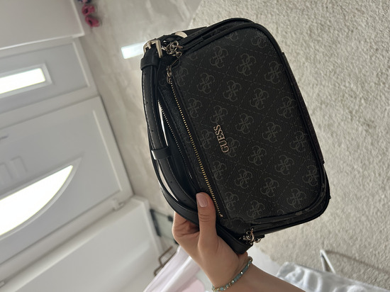 Guess torbica