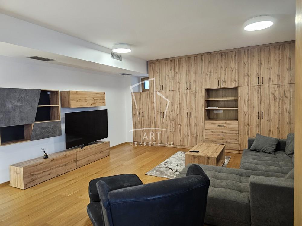 Lux nov stan, garaža ID#15133
1.400 €
