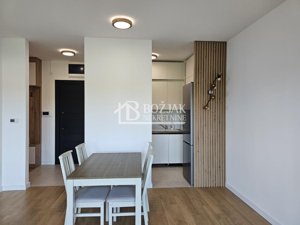 Polunamešten, dvoiposoban stan sa garažnim mestom ID#2642
450 €