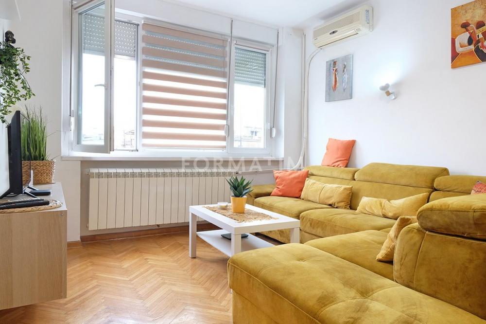 Lux 2.0 stan kod Hrama, odmah useljiv ID#2866
750 €