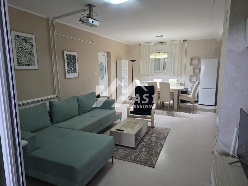 IZDAJE SE KUCA NA POPOVICI ID#6855
1.700 €