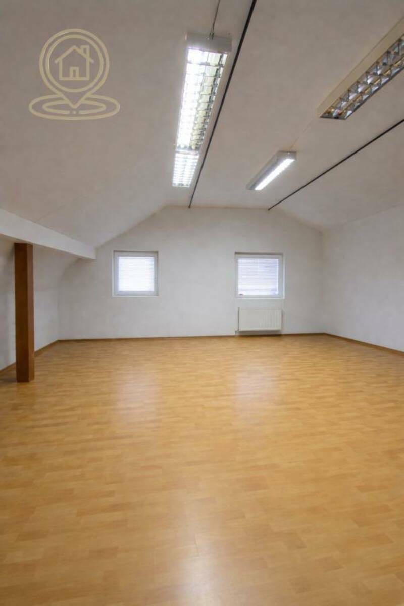 Poslovni prostor / Lokal, Novi Sad - Petrovaradin | Izdavanje · 300m² · 1.800€