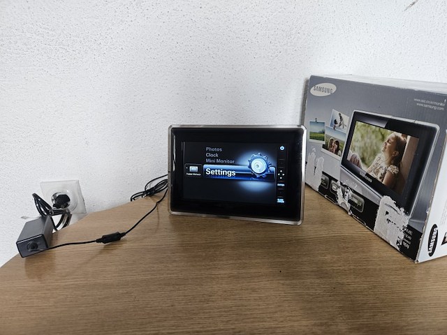 Digitalni foto ram multimedia frame 8` Samsung SPF-87H