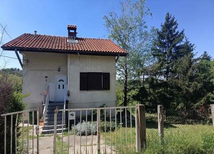 PRODAJE SE KUCA U GROCKOJ-VIKEND NASELJE VOLODER