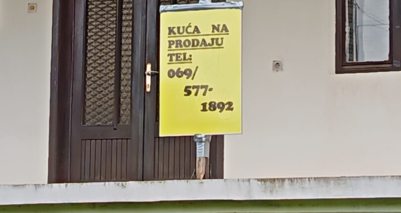 Velika kuca+mala kuca+stala/kotobanja+zemlje (4 ari)