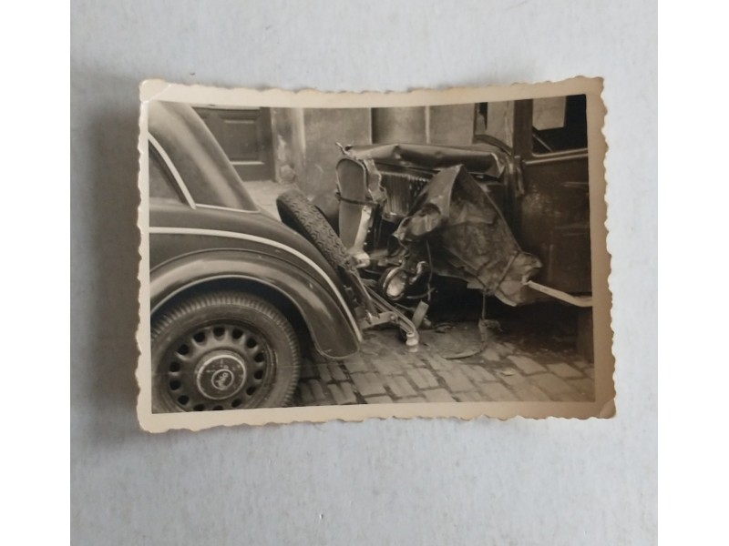 foto AUTO UDES NEGDE NA PUTU Kraljevina 2