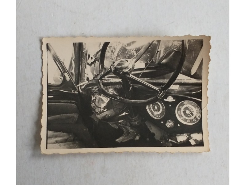 foto AUTO UDES NEGDE NA PUTU Kraljevina 5