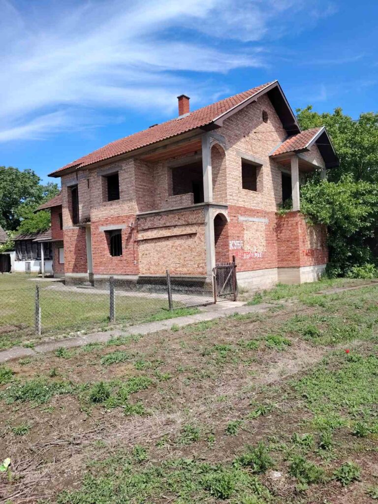 Seosko imanje sa potencijalom u Jameni, Šid