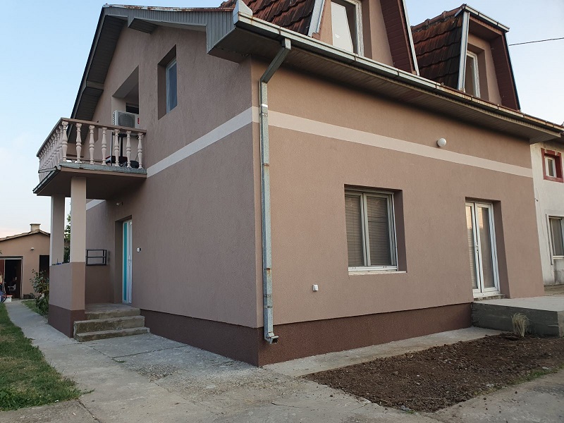 Prodajem kucu u Dobanovcima