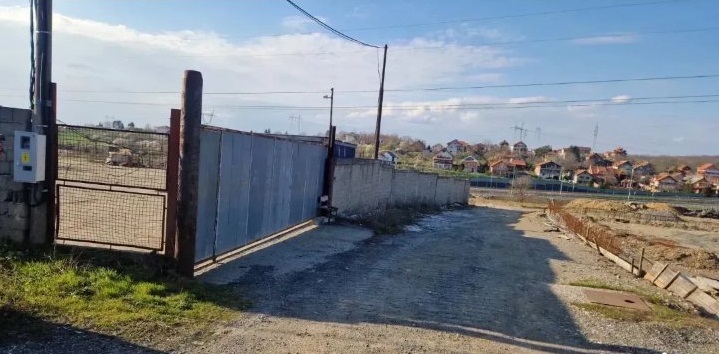 Izdaje se hala sa placem-Vozdovac,selo Rakovica (Kruzni put)