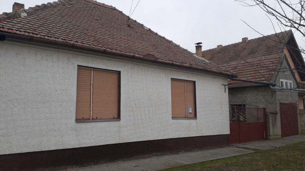Prodajem kucu u Jarkovcu-Secanj