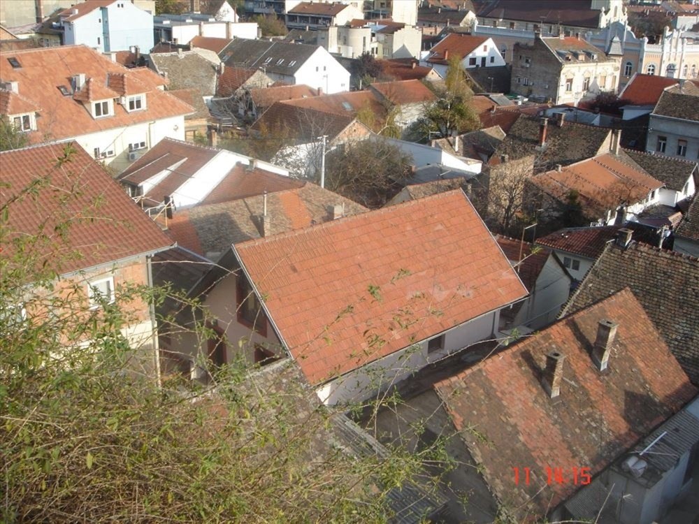 Centar Zemuna kuca sa dva stana-retko u ponudi