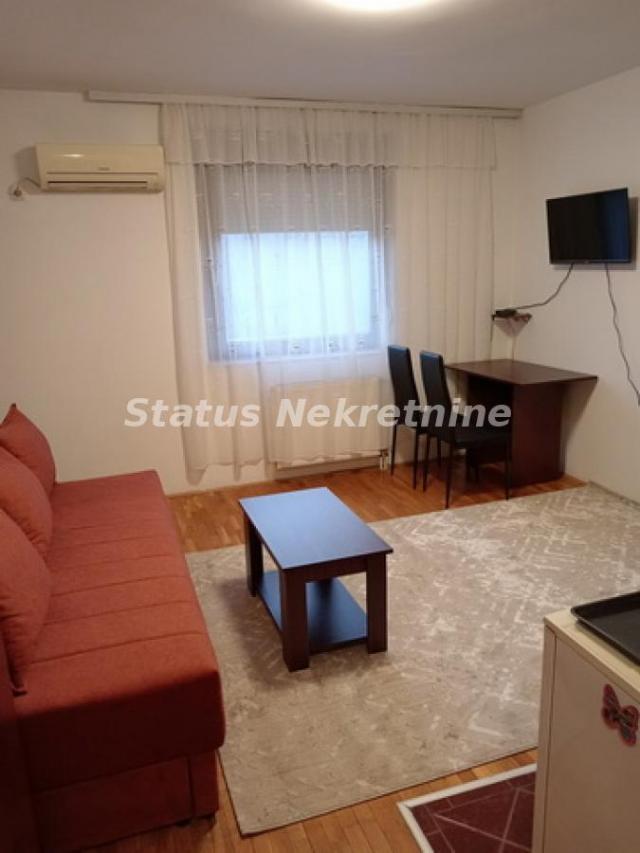 Salajka-Useljiva Nameštena Garsonjera 24 m2 sa Parking Mestom-Zakupnina 260e-065/385 8880