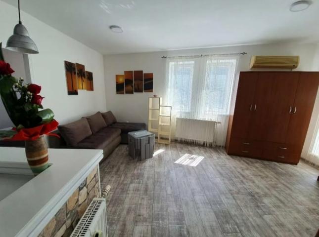 CENTAR GRADA, ULICA NIKOLAJEVSKA - RETKO U PONUDI !!! USELJIV OD 01. 05.