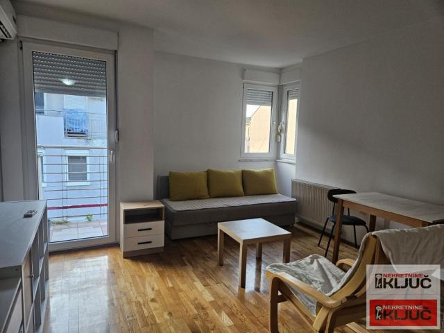 Garsonjera u centru Novog Sada, 28 m², 5/6 sprat