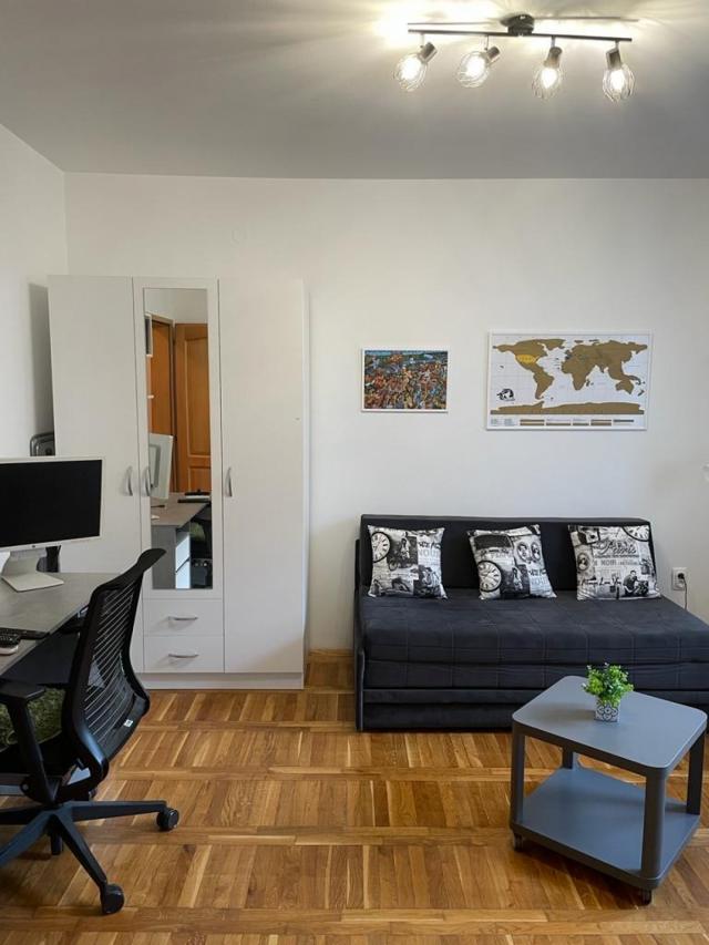 Garsonjera za izdavanje, Bulevar Oslobođenja, 300€
