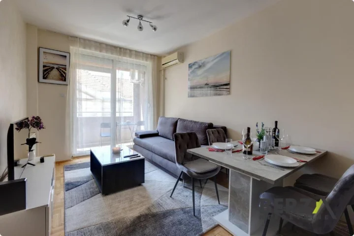 PRELEP JEDNOIPOSOBAN STAN KOD SPENSA, SA GARAŽOM