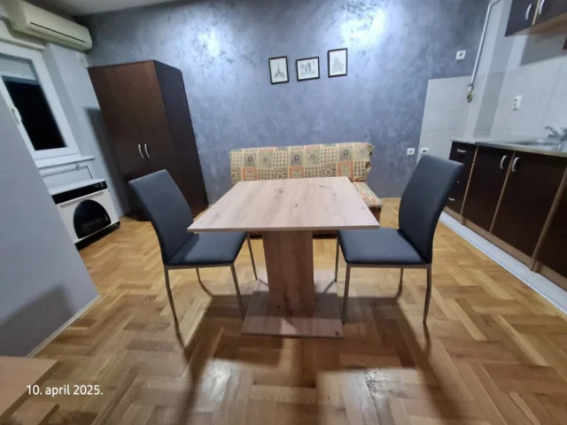 izdajem nameštenu garsonjeru