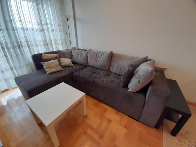 Izdaje se namešten jednoiposoban stan u strogom centru Ta grejanje, 42m2