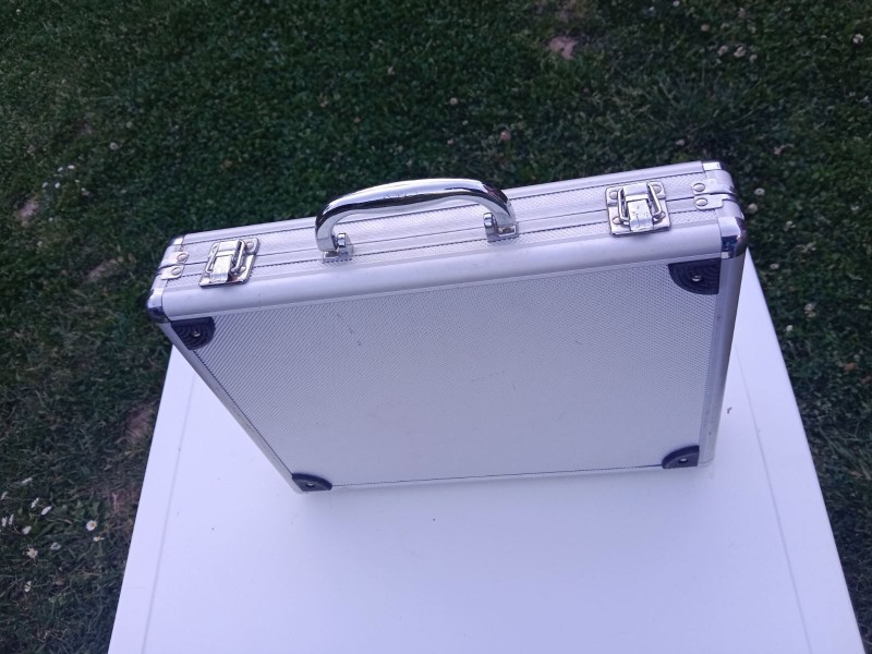Set alata u aluminijumskom koferu – kompletan