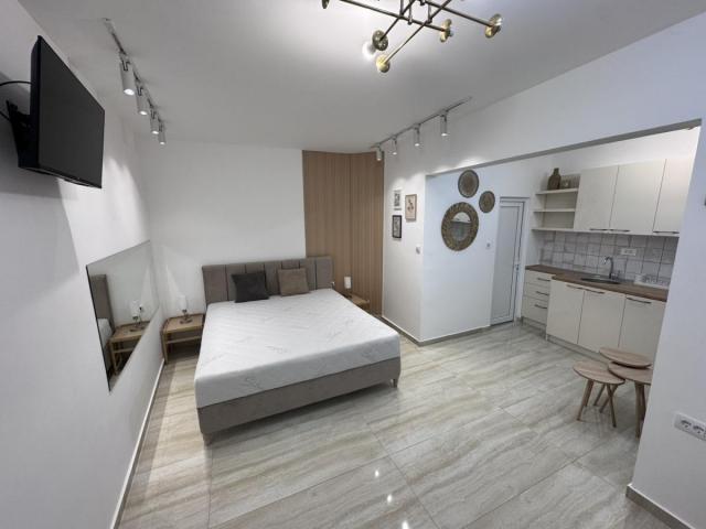 Renovirana garsonjera - 30m2 - Centar