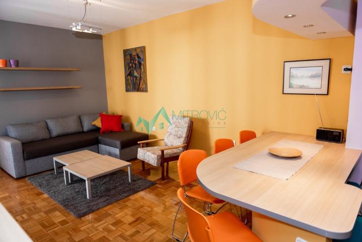 Izdavanje, Stan, 71m2 , Centar