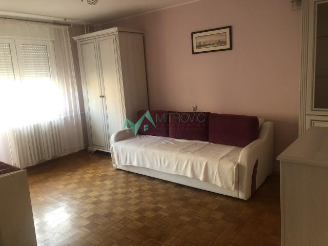 Izdavanje, Stan, 53m2 , Banatić