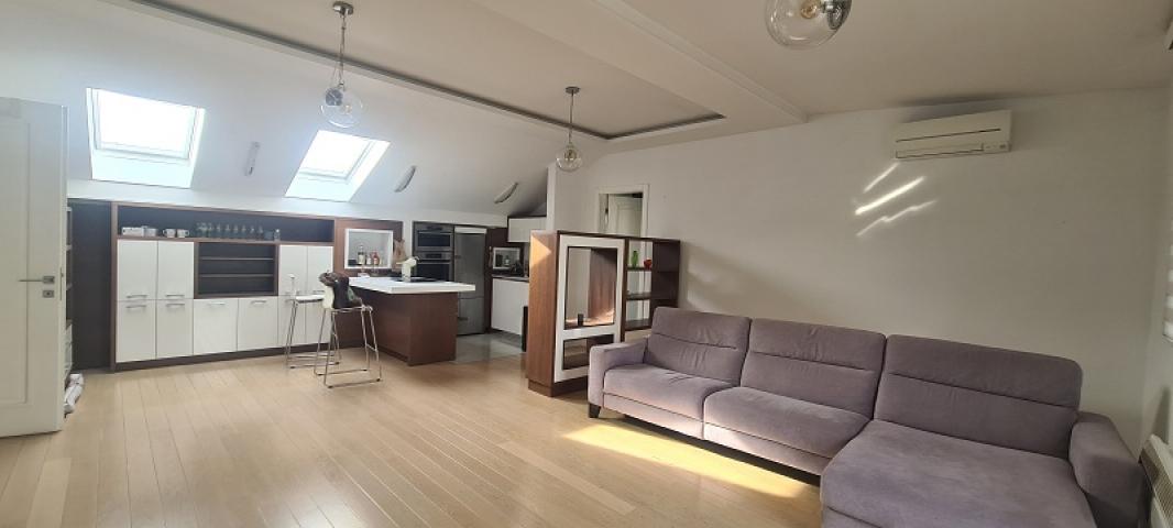 VRACAR HRAM 100m2 , 1500e