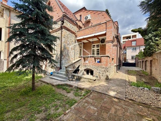 Kuća, mereno 250 m2 ID#14788