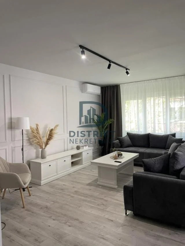 Moderno opremljen sprat kuće u Durlanu