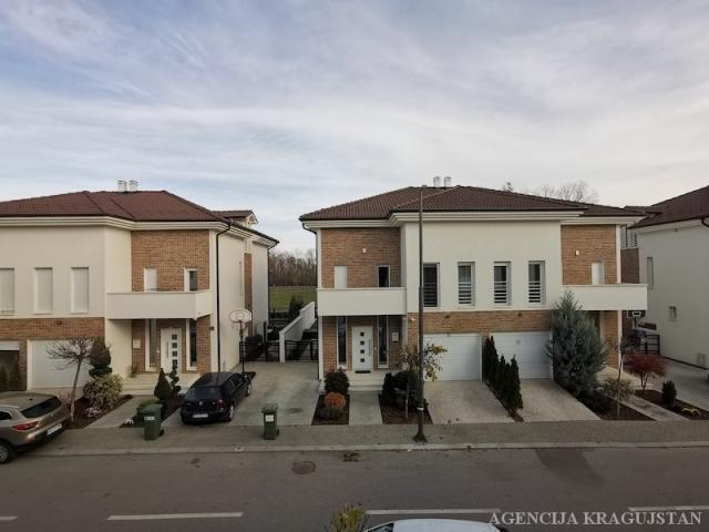 Izdavanje, Kuća, 240m2 , Stanovo