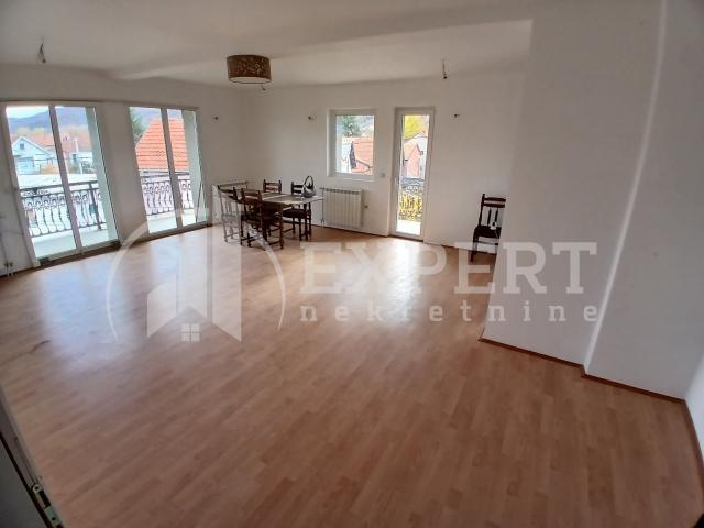 Izdaje se stan u Niškoj Banji, Devizno naselje, 152m2, grejanje na struju