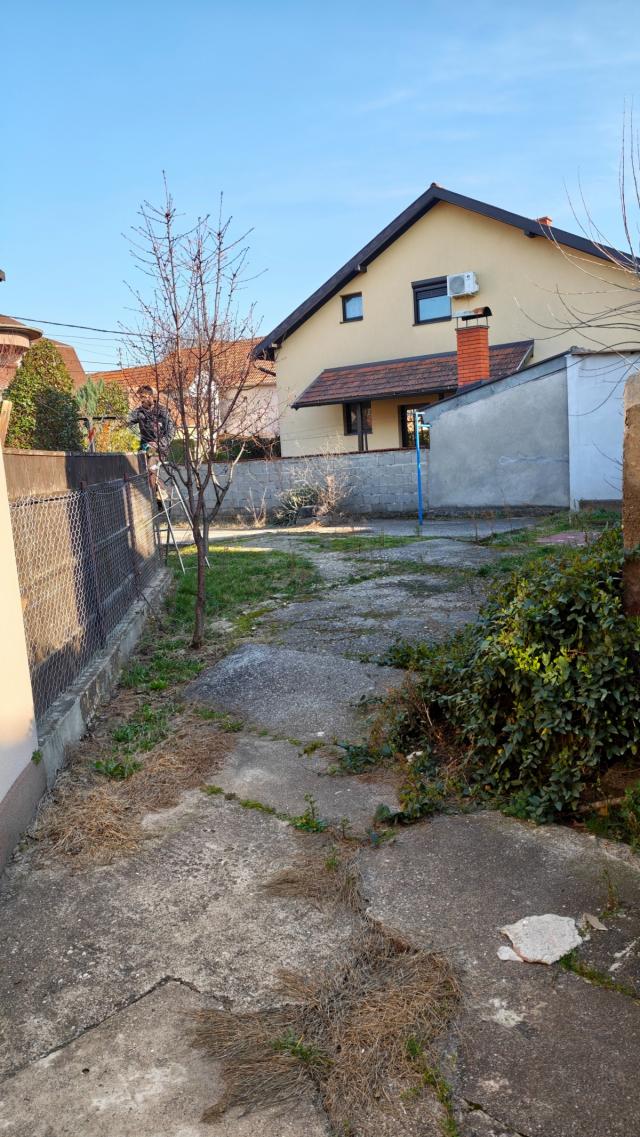 Izdaje se sveže renovirana kuća u centru Paraćina