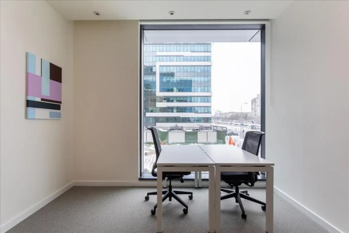 Kancelarije atraktivnog dizajna za 1 osobu na lokaciji Spaces Navigator II