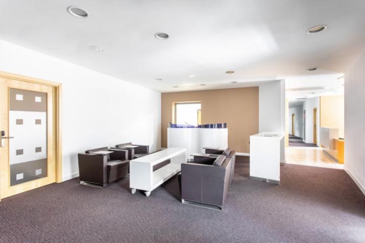 Neograničen pristup radnom prostoru na lokaciji Regus New Town