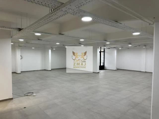 POSLOVNA ZGRADA 700m2, IZDAVANJE, TRI NIVOA, ODLICNA LOKACIJA