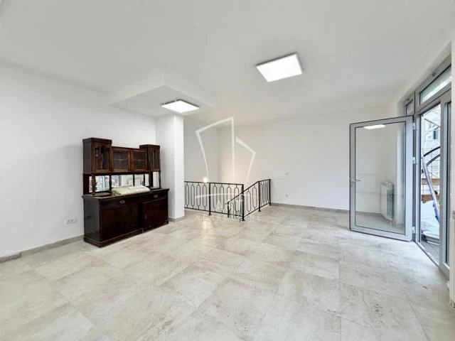 Lokal kod Đeram pijace 61m2+40m2 ID#14708