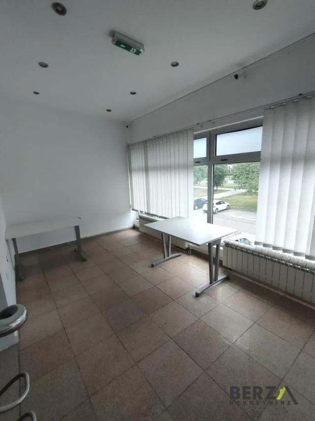 PRAZAN POSLOVNI PROSTOR OD 300 M2 U POSLOVNOJ ZGRADI SA PARKINGOM NA SALAJCI