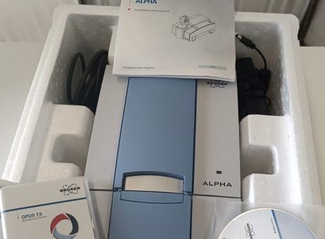 Spektrometar BRUKER ALPHA